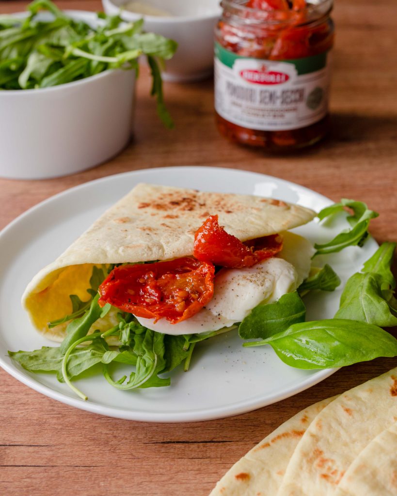 Piadina Caprese: Semi zongedroogde tomaatjes, mozzarella, rucola - Bertolli